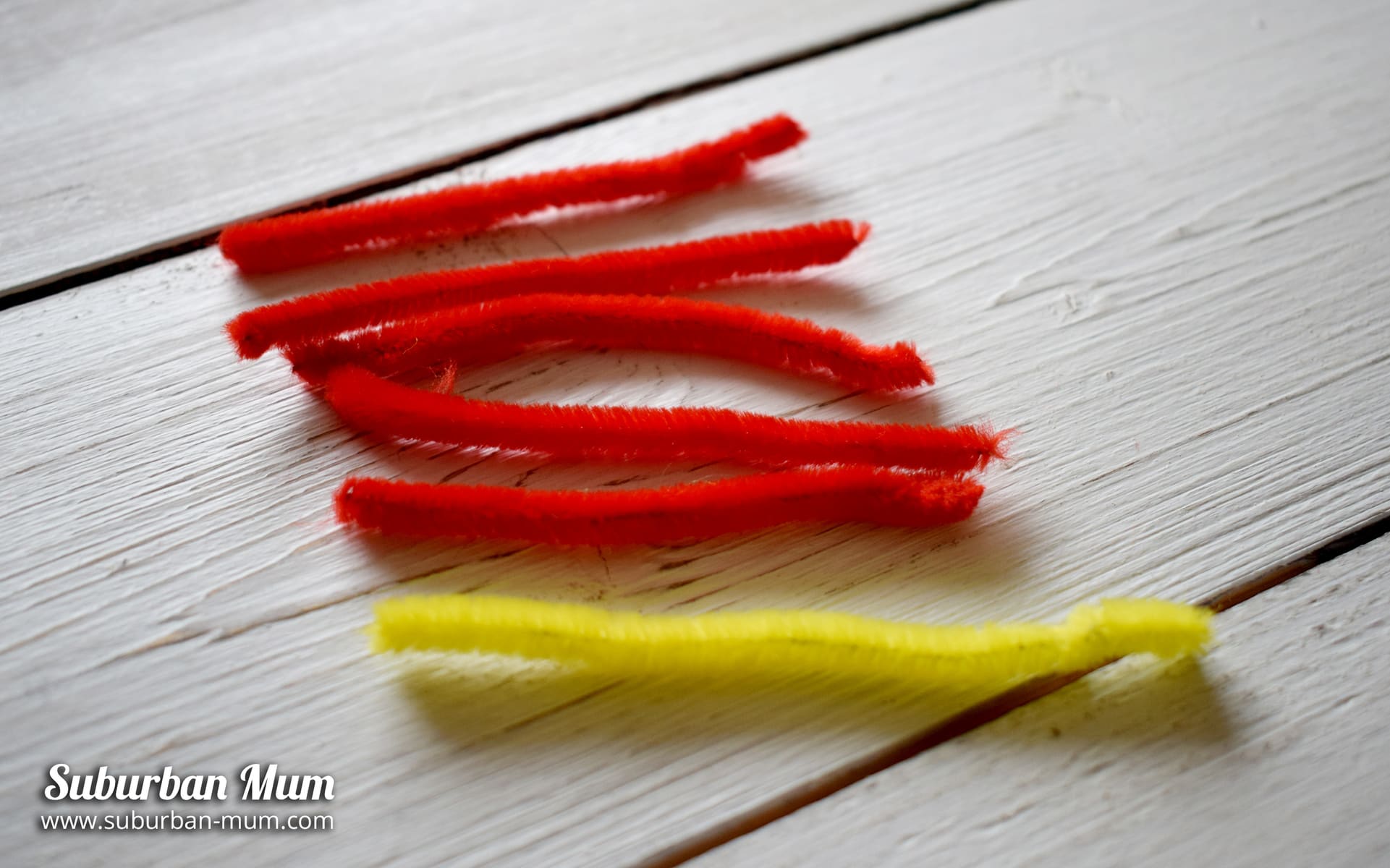 Craft Corner: How to make Pipe Cleaner Flowers | Suburban Mum