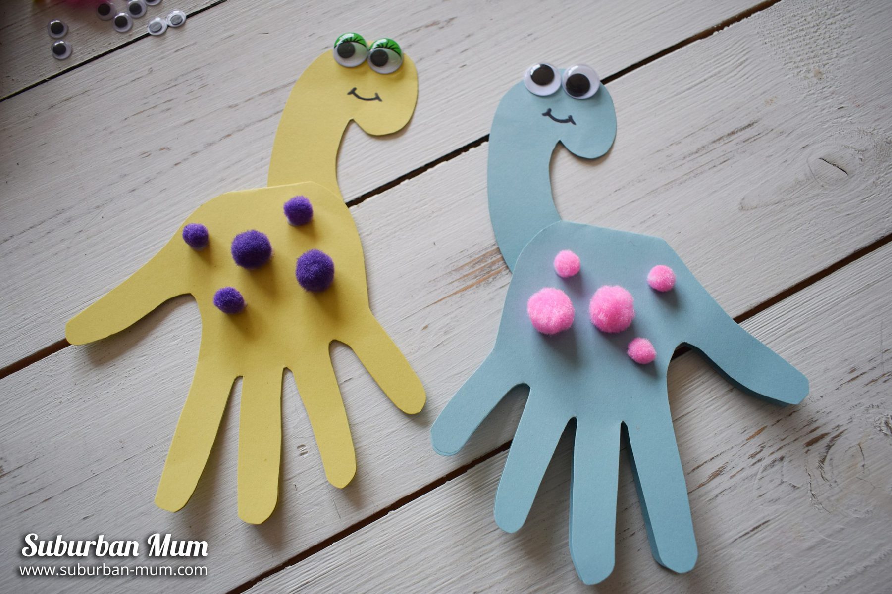 Craft Corner: Handprint Dinosaur cards | Suburban Mum